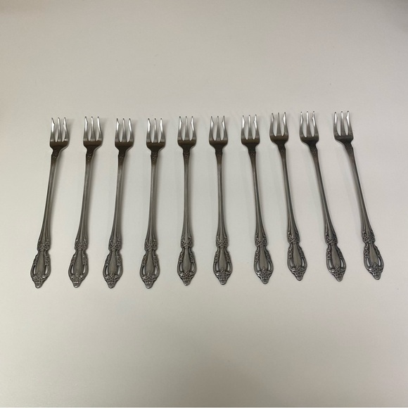 Oneida | Dining | Oneida Raphael Cocktail Forks Distinction Deluxe ...